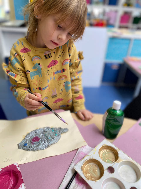 ELC paint their clay fish models – Taynuilt Primary School and ELC