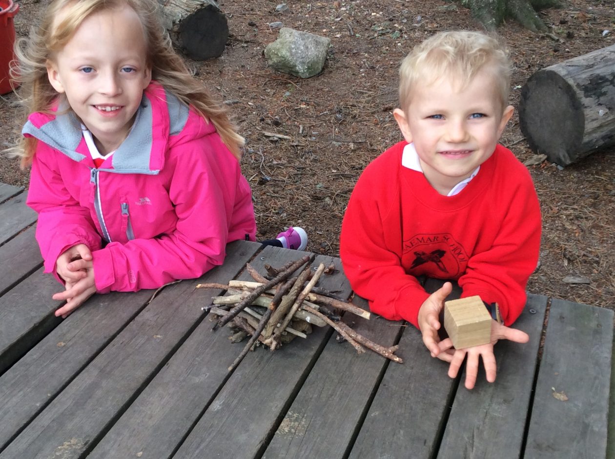 Outdoor learning about shape