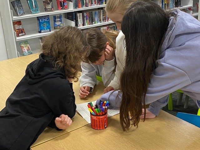 P7 – Visit to Banchory Academy Library – Sharing Our Learning @ HOB
