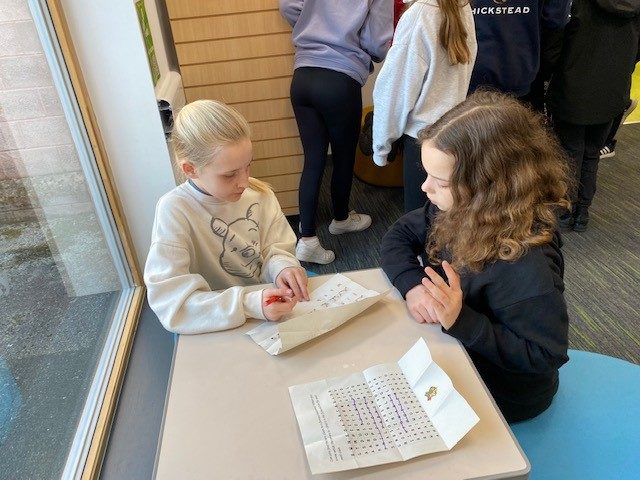 P7 – Visit to Banchory Academy Library – Sharing Our Learning @ HOB