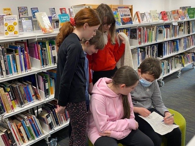 P7 – Visit to Banchory Academy Library – Sharing Our Learning @ HOB