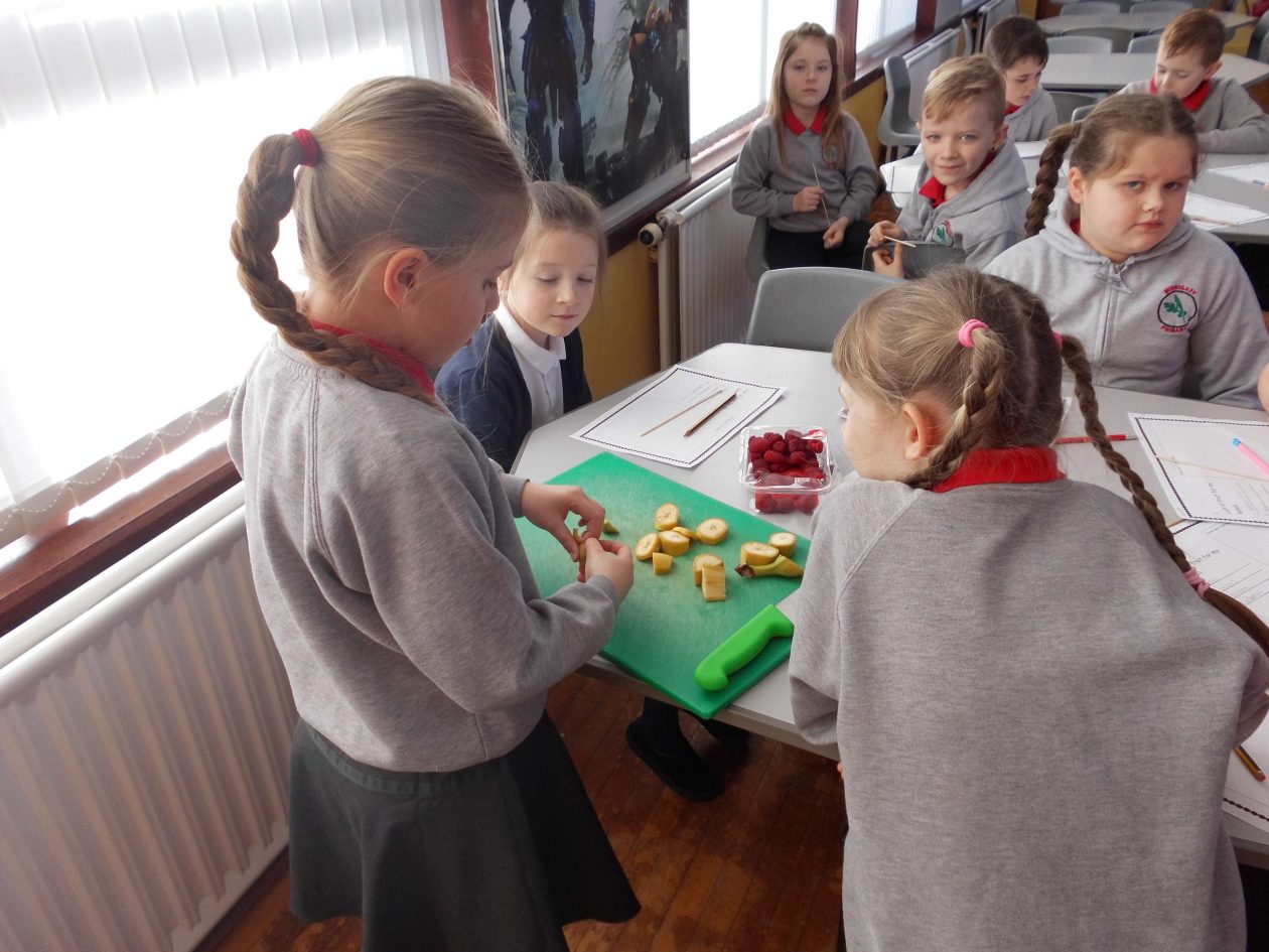 Fruit kebabs and smoothies
