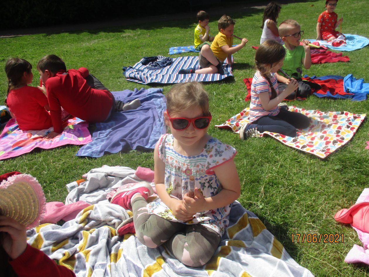 Primary 1 Picnic In The Park. | Dunlop Primary School