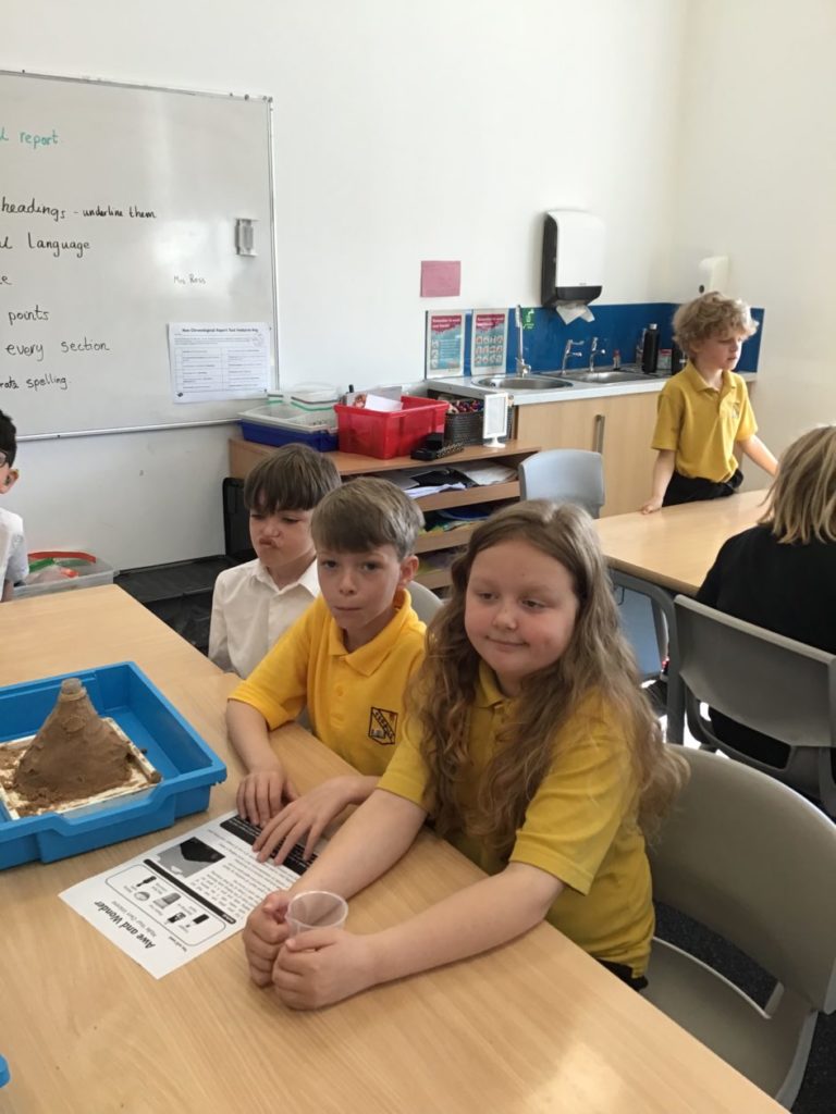 P5/6 Volcanoes- chemical reactions | Primary 5/6_21/22
