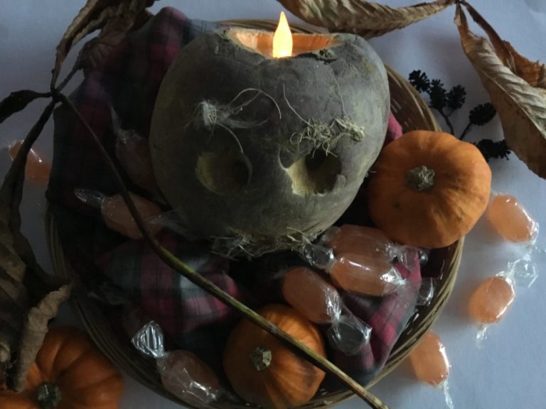 Hooray for Hallowe’en! | Art&More…