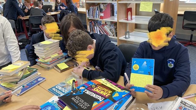 Holyrood Library – Reading fun! | Glasgow School Libraries