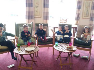 Intergenerational Learning | Binnie Street Childrens Centre