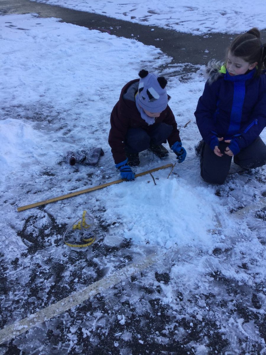 Primary 1/2 learn in the SNOW :) |