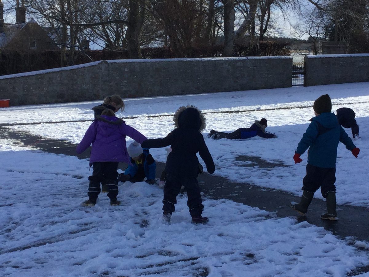 Primary 1/2 learn in the SNOW :) |