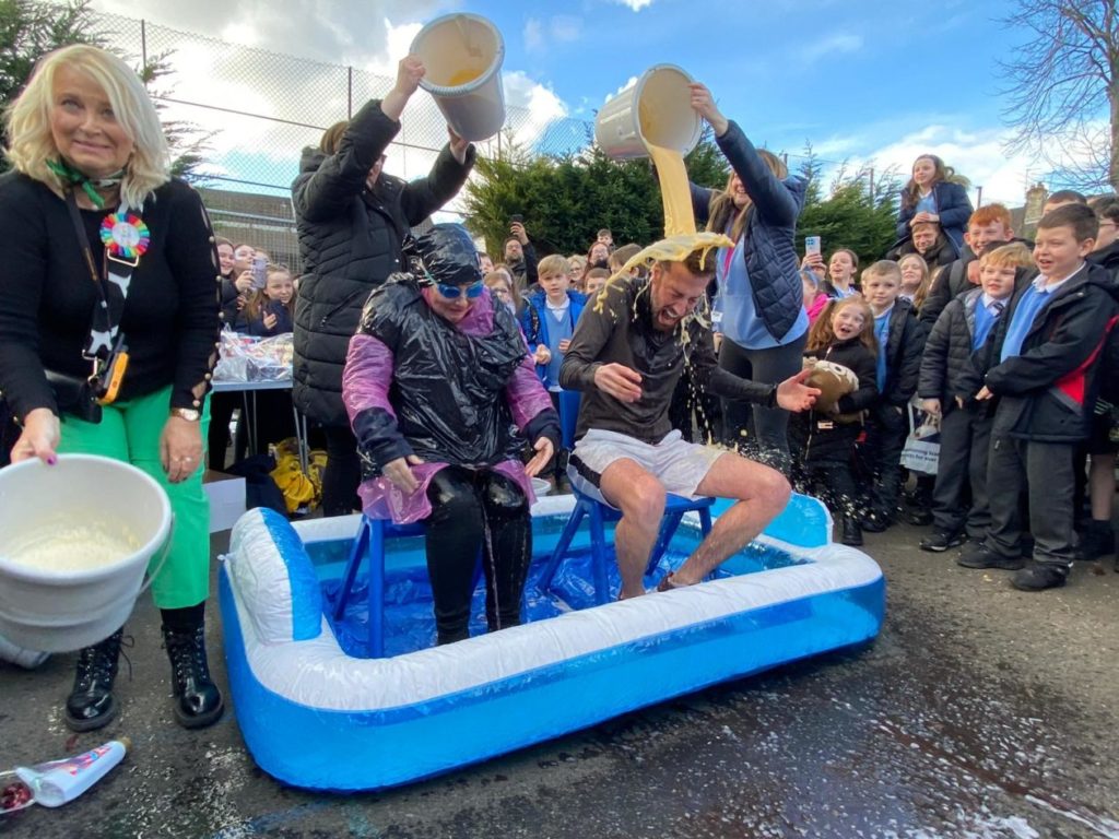 Gunging 1 | Lochfield Primary School