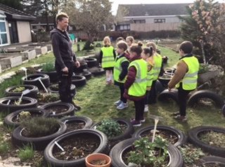 P1a visit Peebles Community Garden | Kingsland Primary One 21/22