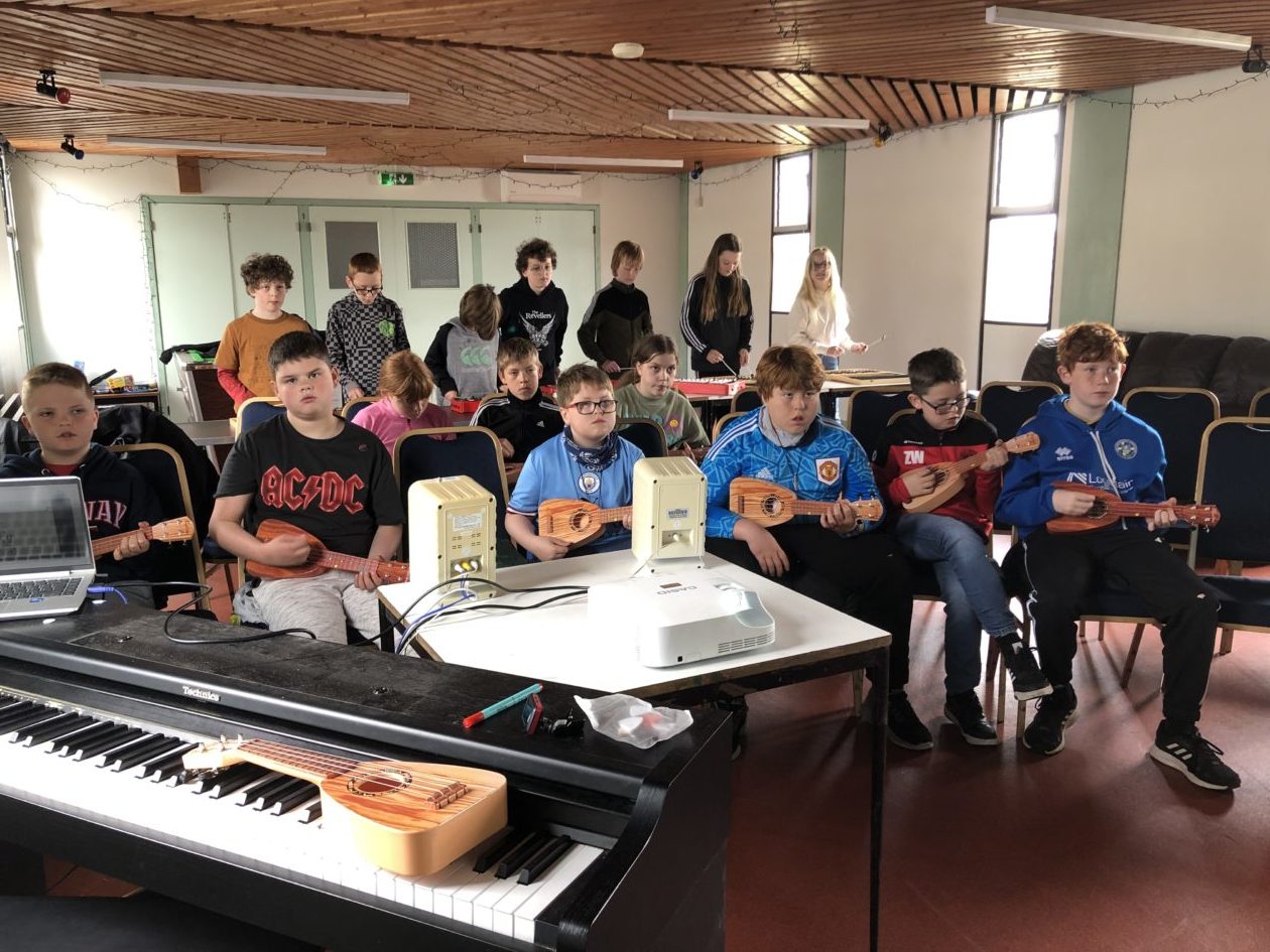 P.6-7 Performing a Rock Medley – Primary 6/7 – 2022/23 – Cunningsburgh ...