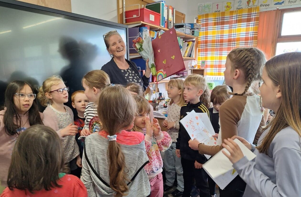 Goodbye Mrs Perry – Lunnasting Primary School Website