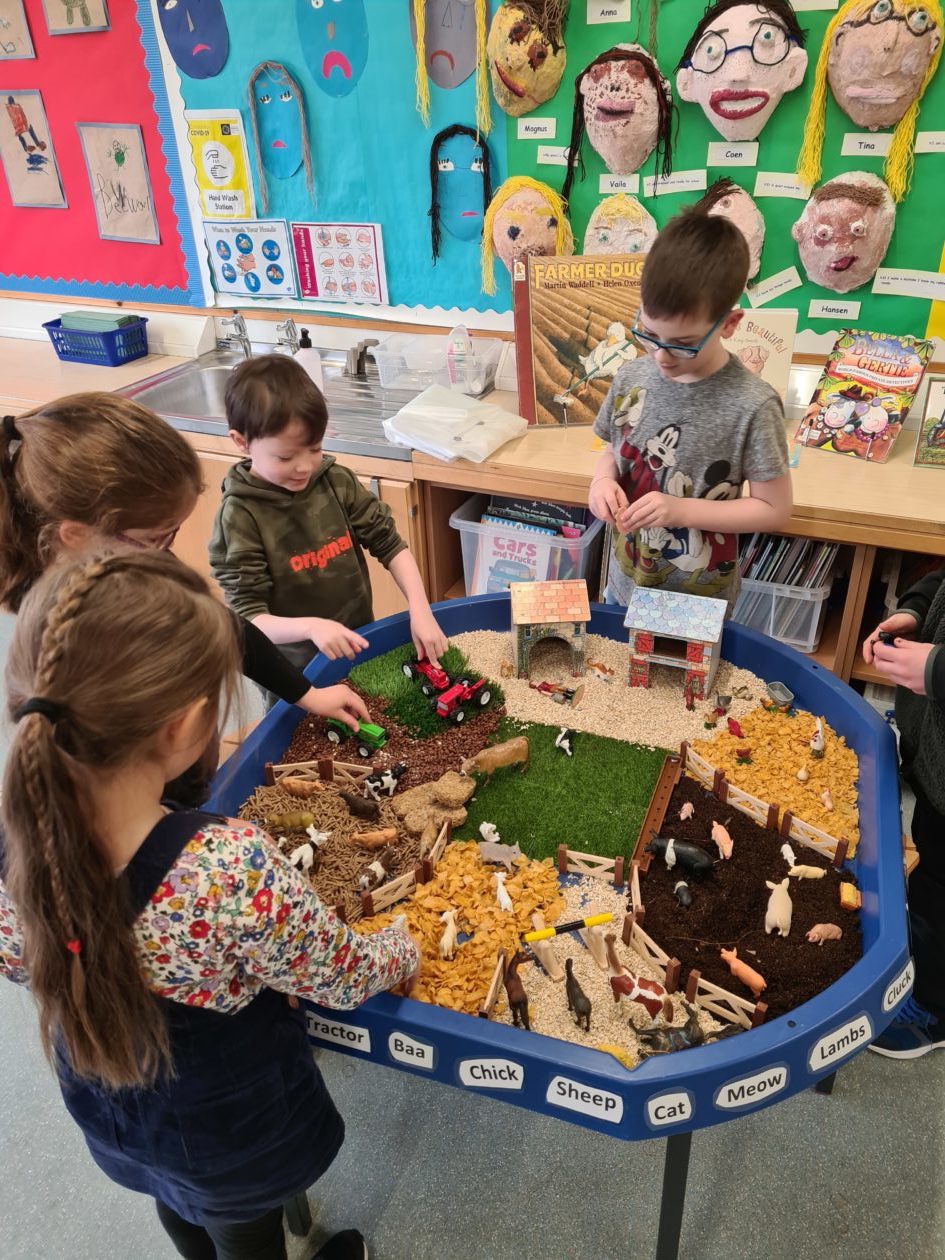 Down on the farm sensory story tray.