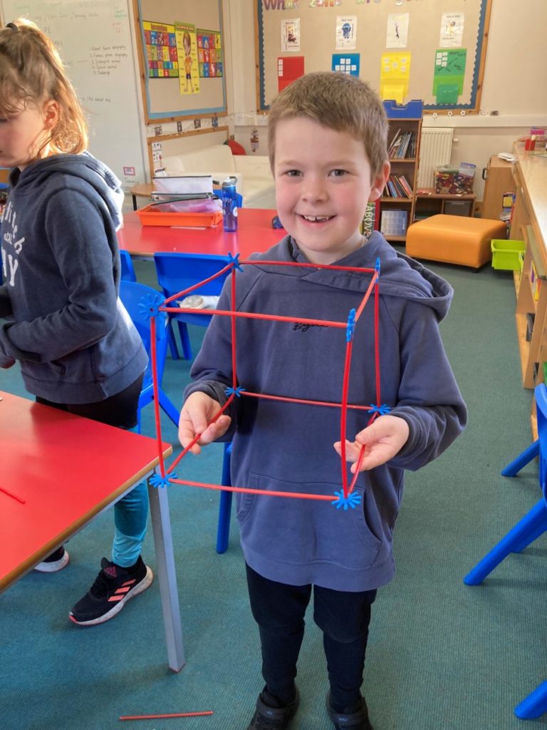 Building 3D shapes – Whiteness Primary 3/4