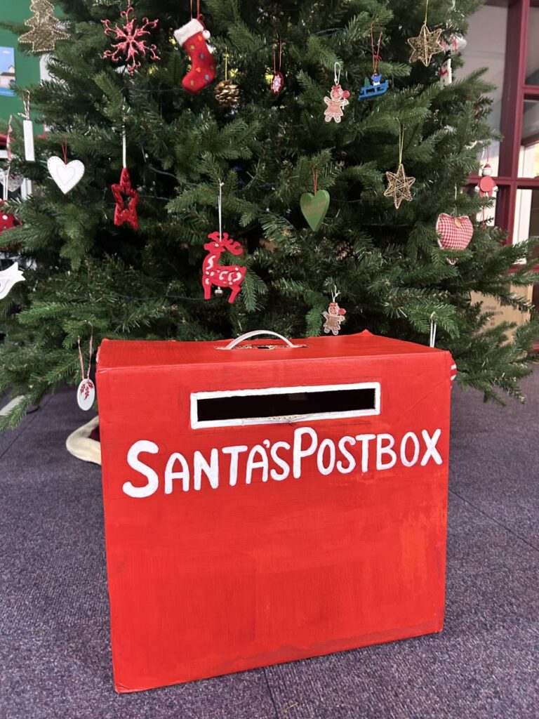 Primary Christmas card post