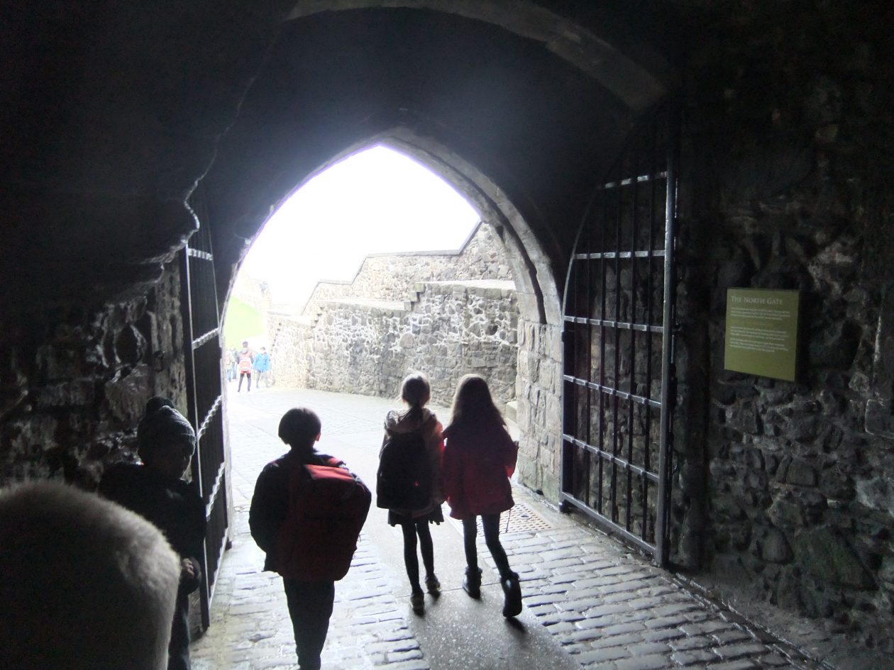 P2/3 and P3 visit Stirling Castle – Deans Primary School Blog