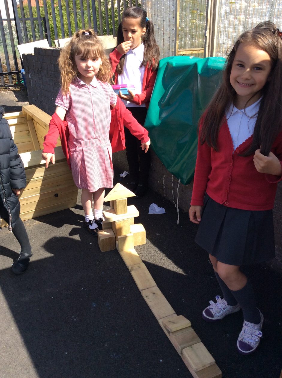Fun at break time with Primary 2. – Deans Primary School Blog