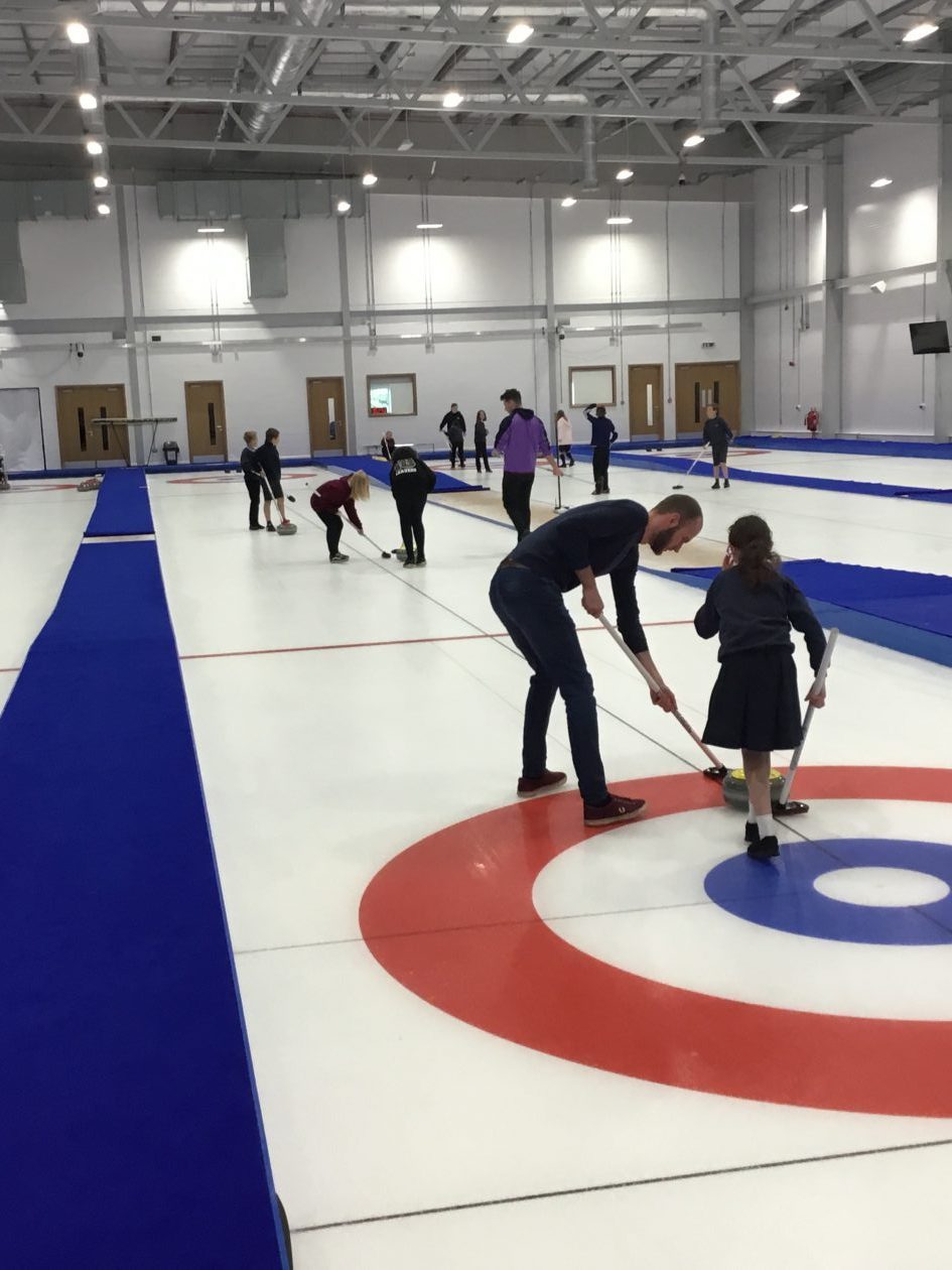 P6/7 Go Curling in Stirling! | Uphall Primary School